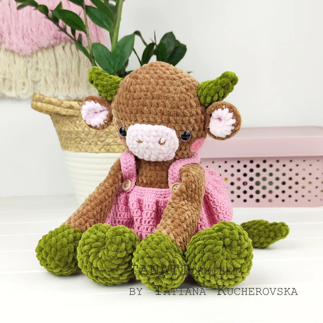 ⇒ Cow crochet pattern/Plush cow ‣ 1000s to download ‣ Tanati Crochet